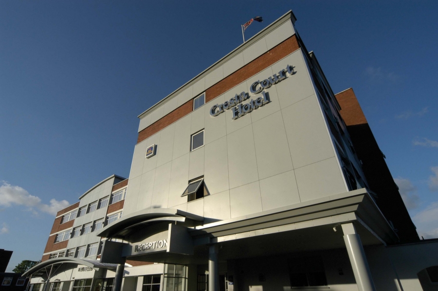 Cresta Court | Modern and Clean Hotel near Manchester Airport with Park ...